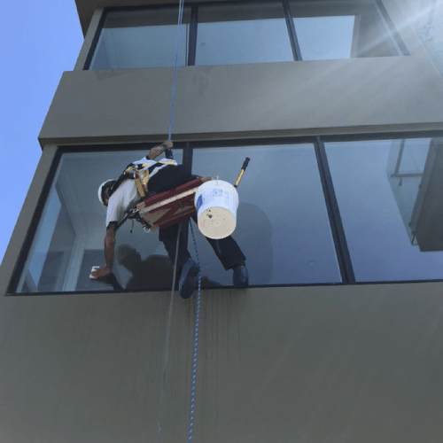 Hella Clean Windows y Mas Offers Window Cleaning in San Jose, CA 95125